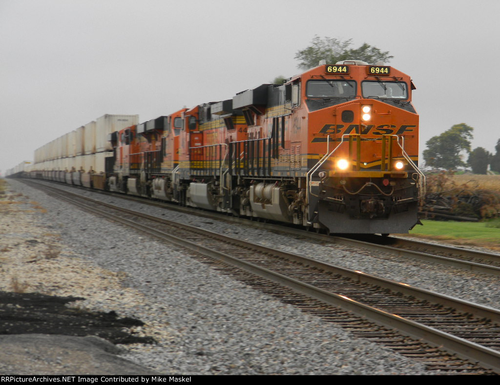 BNSF 6944